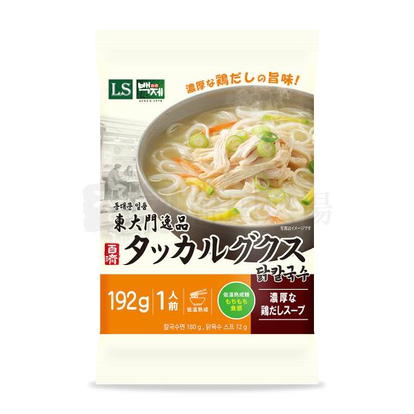 「カルグクス」と呼ばれる小麦粉の麺を使用します。煮込んでも伸びにくく、ツルツルとした食感が楽しめます。[名称]　即席中華麺[原材料名]　［麺］小麦粉、米粉、小麦ん粉、食塩／酒精、（一部に麦を含む）［ソース］チャンパウダーだし、食塩、乾燥ねぎ...