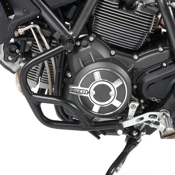 15年-18年 Ducati Scrambler素材：スチール色：ブラック※取り付けには多少の加工が必要な場合があります。※エンジンガードは転倒時の損傷を軽減することを目的としておりますが、車体の損傷全てを保証するものではございません。また...
