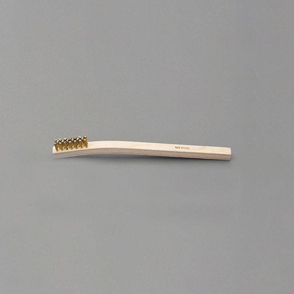 ブラシ材質：真鍮(ソフト)毛丈：11mmハンドル材質：合板全長：200mmブラシサイズ：6.4×32mm線径：0.15mm行数：3行丈夫な木製ハンドルで水に濡れてもハンドルの変形を防ぐよう設計されています入数：1本EA109BA-76EA1...