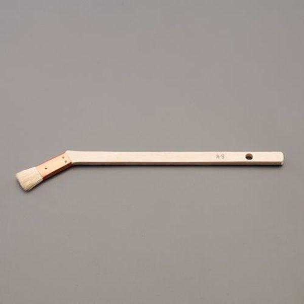 ●毛幅…15mm●毛丈…17mm●玉厚…5mm●毛質…ふつう●全長…211mm●重量…約9.5g●金具幅…14mm●型式…筋違●山羊毛●目地用●油性用●狭い箇所や細かいところもきれいに塗れる、小回りのきく便利な短毛タイプの目地用筋違刷毛です...