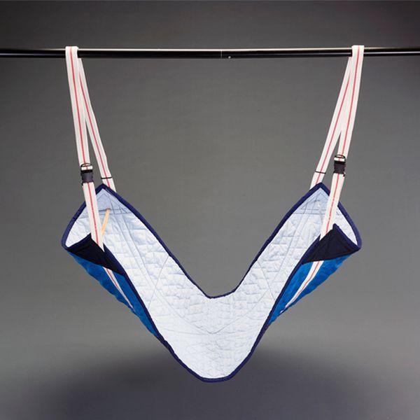 サイズ：本体：1500(W)×750(D)×10(t)mm テトロン混紡ロープ：40mm重量：約2kg耐荷重：約70kgベルト長：2230mm材質：キルティングマット（表面ポリエステル、綿　中身反毛綿）ベルト幅：40mm肩にベルトを掛けて荷...