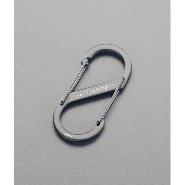 ●材質:ステンレス●口の開き:11mm●耐荷重:11kg●カラー:ブラック●全長:66mm●幅:28mm●厚み:7mm●重量:14g●入数:1個●特長:・Ｓ字型のアクセサリーカラビナ。・2箇所のフックで、取付や取外しが別々に行えます。・クラ...