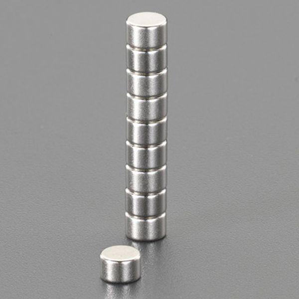 吸着力：10.5kgfサイズ(mm)：φ20×10入数：1使用温度：80℃以下材質：ネオジウム磁石(N35・ニッケルメッキ加工)ネオジウム磁石は流通している磁石の中で最高の磁気特性を持ち、機械的強度に優れていますコンパクトサイズで狭い場所に...