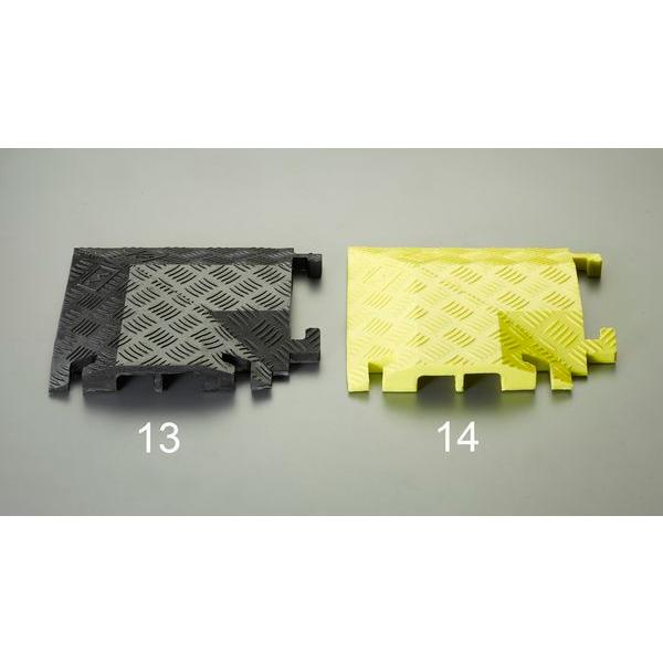 適合ケーブル径φ25mm以下用(下部スリットタイプ)上から被せるだけでケーブルが保護できます。材質：ポリウレタン耐荷重：約477kg仕様：90°右曲りアダプター重量(kg)：2.8色：黒サイズ(mm)：幅：304、高さ：38.1、全長：30...