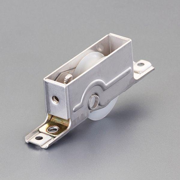 仕様：丸型耐荷重(2個)：30kg掘込みサイズ：長さ：51mm 幅：14.5mm 深さ：24mm材質：車：ポリアセタール樹脂 枠：ステンレス（SUS304）付属ネジ：皿タップピンネジ　3.0×20入数：1個車高調整付（調整方向：上下）6mm...