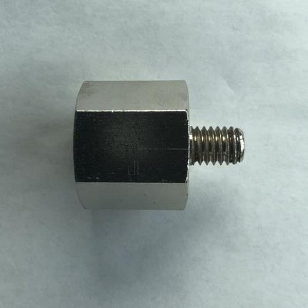 ●ねじサイズ…M6●材質…真鍮（ニッケルメッキ）●サイズ(mm)…D：M6、H：8、L：24、SW：17●重量…20.5g●使用温度範囲…−20〜55℃●給湯器取り付けの際、ネジ径が合わない場合に使用します。EA991CT-37EA991C...