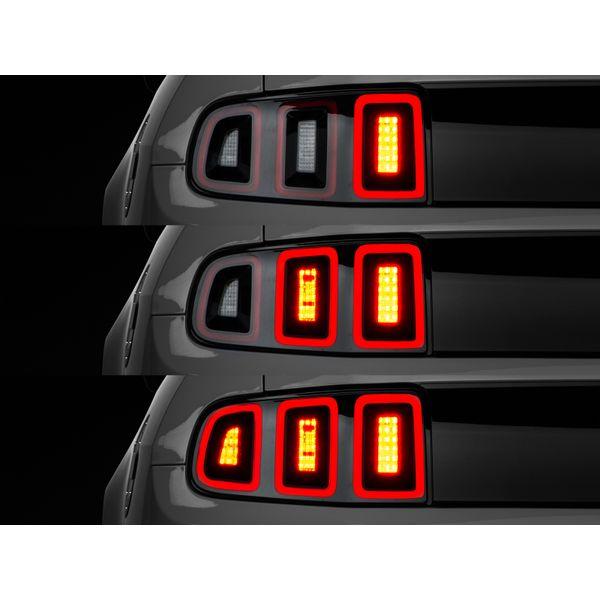 Raxiom 10年-22年 フォード Mustang Tail ライト Sequencer (Plug-and-Play)メーカー：Raxiomメーカー品番：301042・掲載画像は、カタログより抜粋した参考画像となっております。ご不安な...