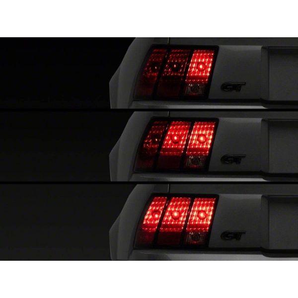 Raxiom 96年-04年 フォード Mustang Excluding 99年-01年 Cobra Sequential Tail ライト キット (Plug-and-Play Harness)メーカー：Raxiomメーカー品番：491...