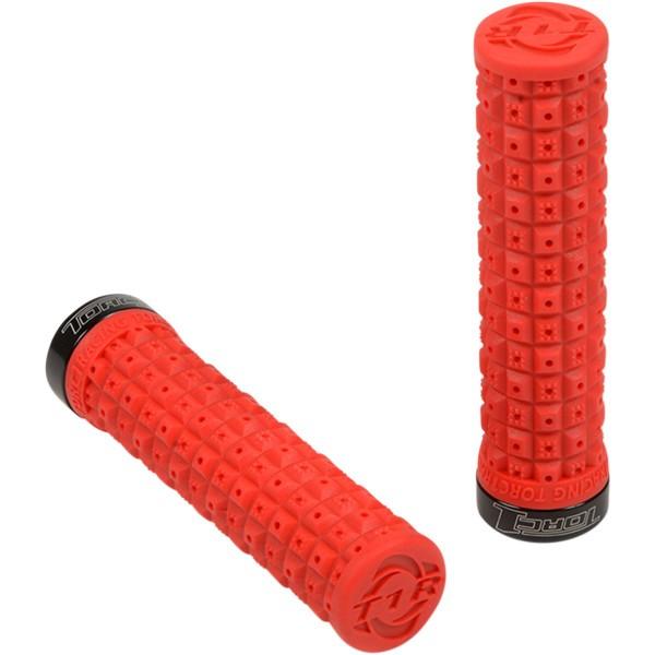 TORC1 ディファイ ロックオン グリップカラー：レッド/ブラック全長：130mm7/8インチ(約22.2mm)径ハンドルバー用ツイストスロットルでは使用できません。左右ペア0630-24842750-0402ヤフー JP店