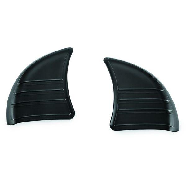 Kuryakyn Tri-Line Inner Fairing Cover Plates Gloss Blackメーカー：Kuryakynメーカー品番：6979・掲載画像は、カタログより抜粋した参考画像となっております。ご不安な場合は、メー...