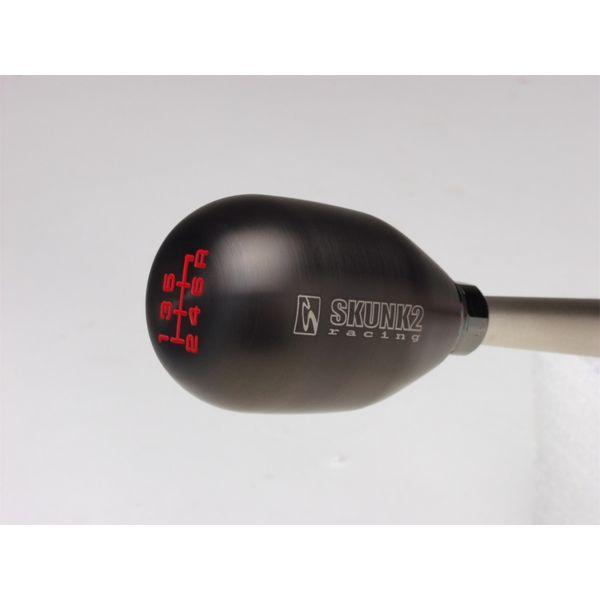 Skunk2 ホンダ/Acura 6-Speed ビレット Shift Knob (10mm x 1.5mm) (Apprx. 440 Grams)メーカー：Skunk2 Racingメーカー品番：627-99-0081・掲載画像は、カタロ...