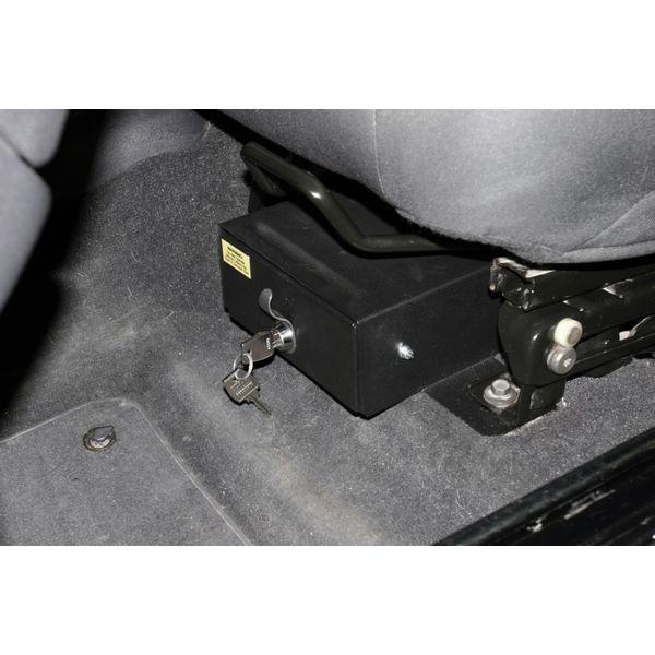 Tuffy Jeep Wrangler Underseat Drawer Flip Seat W/ Keyed Lockメーカー：Tuffy Productsメーカー品番：251-01・掲載画像は、カタログより抜粋した参考画像となっておりま...