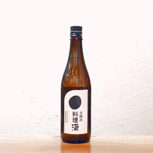 土田酒造独自の技術により、酒粕を大量に使用して醸された「その他の醸造酒」分類の本格料理酒です。一般的な純米みりんの約3倍に相当する「アミノ酸度6.1」という圧倒的な旨味と深いコクを実現。少量を加えるだけで素材本来の魅力を引き出し、料理全体に...
