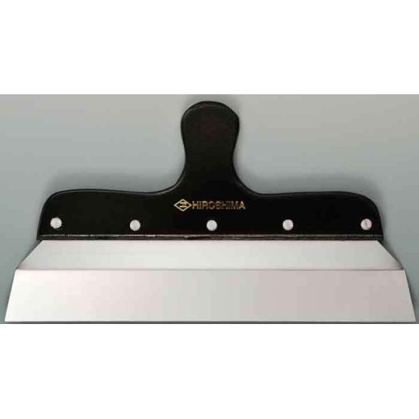 Z型地ベラ　0.8mm厚　No.7　７寸広島　地ベラ安定した設置角度で地ベラを保持できます。●かつ力加減でクロスにたわみを作り、収縮時に隙間が出ないようにします。●カッター刃の入射角度を安定してまっすぐにカットできます。７寸