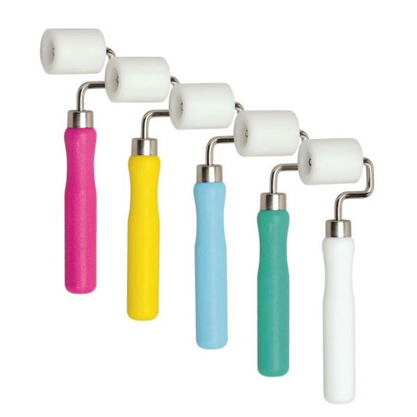 ジュラコン（R）　ローラー　小　カラー広島　ジュラコン（R）　ローラー　小　カラー●ローラー部に機械の歯車に使用するジュラコン樹脂を使用しています。　ハードな使用にも耐久性はバツグンです。●ローラーに錆びないプラスチックベアリングを入れまし...