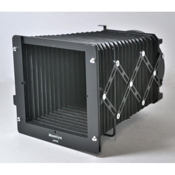 マミヤRZシリーズ用蛇腹ユニットになります。様々なレンズに適用したベローズとして、当時人気の高かった商品です。取付用リングや専用スケール、キャップ類等の添付品無し。目視での光漏れ等確認されず。外観蛇腹部一部にヘコミやキズ、他部分的に汚れやク...