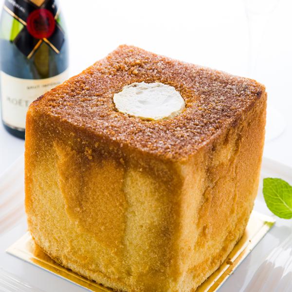 【送料無料】岐阜 新杵堂 ガレ・シャルモンふわふわでモッチリとした食感の実現に、餅粉を使用し特殊な技法でじっくり焼き上げた生地に、フランス産の砂糖を振りかけ、ブリュレに仕上げています。生地の上部は、フランス産赤砂糖で香ばしくキャラメリゼ 。...