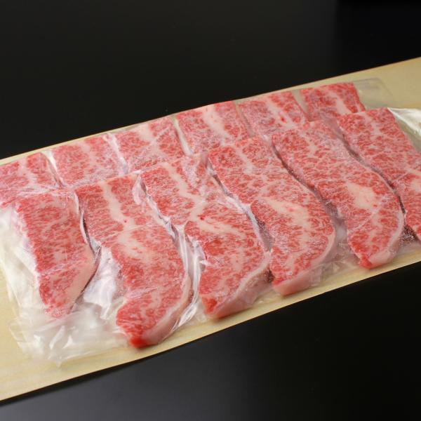 焼肉用は数枚ずつシートにお包みし、極力空気に触れないよう梱包いたします。バラは脂を落としすぎないように焼くのがおすすめです。シンプルに塩のみでお肉の旨味を楽しむのもおすすめです。【内容量・重量】バラ肉300ｇ【保存・賞味期限】冷凍で出荷日よ...