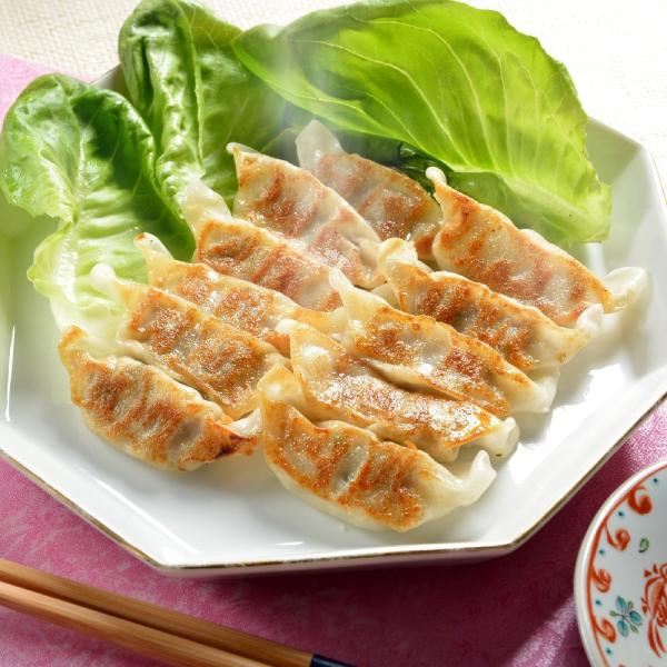 お肉は滋賀県名産近江牛100％を使用していますので、ジューシーで非常にまろやかな口あたりに仕上がっています。またキャベツ・人参・ネギ等8種類もの野菜がバランスよく配合されていますので彩りも鮮やかで栄養価も高く、ピリ辛風の味付けですので、タレ...
