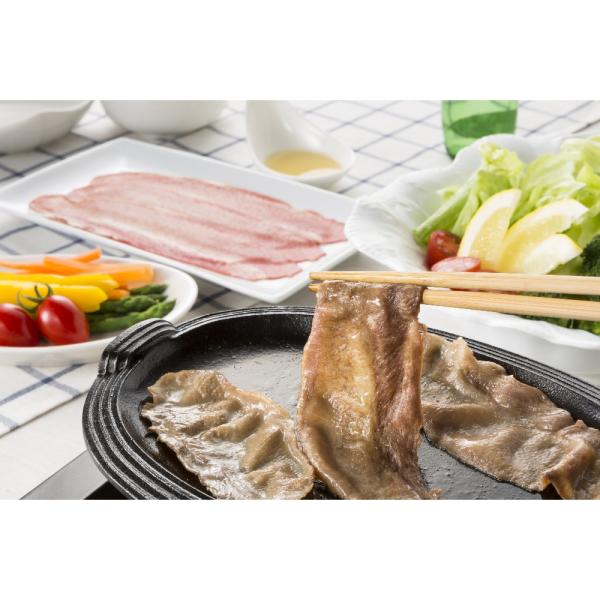 焼肉や煮込み料理として人気の高い「牛タン」を、しゃぶしゃぶに仕立てました。通常は輪切りにされることが多い牛たんですが、風味と食感が楽しめるタン先から、やわらかく適度な脂乗りと旨味の感じられるタン元まで、1枚の牛タンスライスで味わるように、縦...