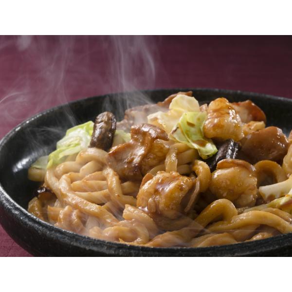 岡山県北部では古くから畜産業が盛んで、肉食が禁止されていた時代にも「養生喰い」として食されていました。日常的に新鮮なホルモンが手に入る、そんな文化の中から生まれた津山ホルモンうどんは、50軒以上のお店で提供されています。甘辛いタレは焼肉のタ...