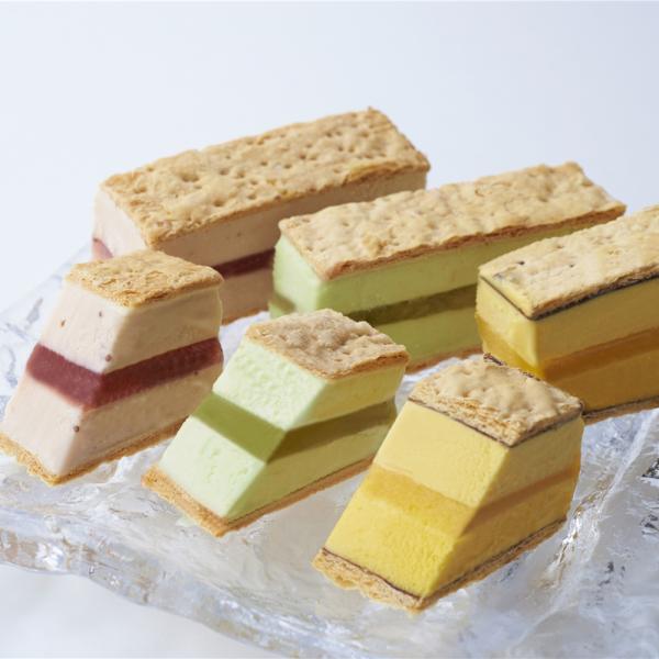 チョコレートを敷いたパイ生地で、濃厚なアイスクリーム・フルーツソースをサンドした、見た目も美しい、銀座千疋屋オリジナルのミルフィーユアイスです。【内容量・重量】イチゴ、オレンジ、マスカット各3個(計9個)【保存・賞味期限】冷凍【アレルギー表...