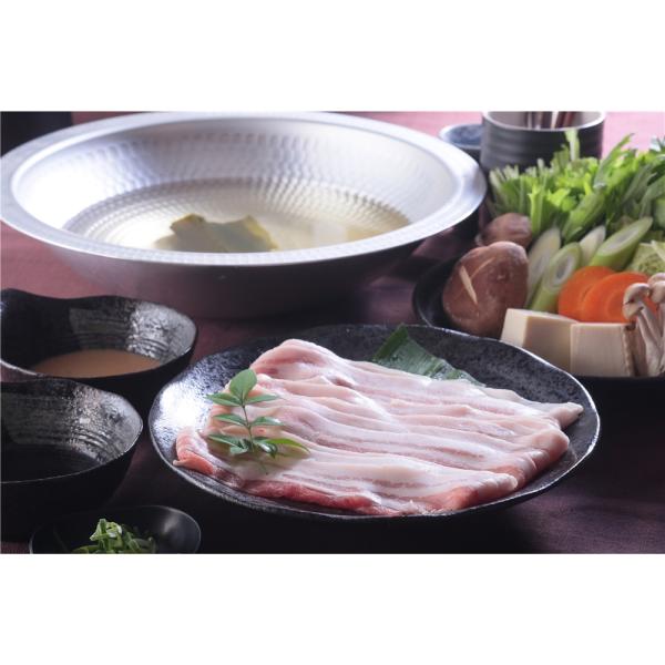 鹿児島県産の黒豚バラ肉のしゃぶしゃぶ用スライスです。鹿児島県産の黒豚は甘みのある柔らかな肉質でさっぱりとした脂と肉の旨みが味わえます。【内容量・重量】黒豚バラしゃぶしゃぶ用300g【保存・賞味期限】冷凍で製造日より360日【アレルギー表記】...