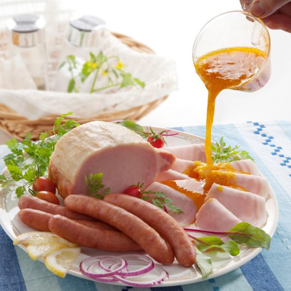 大阪 「夢一喜フーズ工房」 ハム・ウインナー詰合せ  肉本来の旨みを引き出す製法で作り上げたハムとウインナーに夢一喜オリジナルのハム用ドレッシングを詰合せました。【内容量】ロースハムブロック300g×2、ロースハムスライス110g、ベーコン...