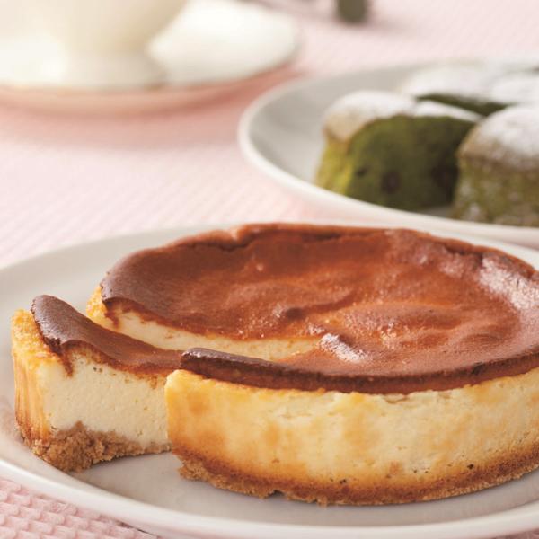 大分 湯布院 ＹＵＲＡＲＩのケーキセット湯布院YURARI-ゆらり-は、究極のスイーツを目指して誕生したスィーツショップ。ゆらりのスィーツは、全て無添加無着色。 湯布院産のクリームチーズなど、三種類のチーズを使用し、ゼラチンなどは一切使わず...