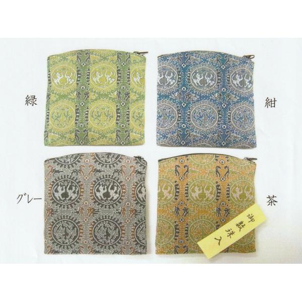 安心のチャック付タイプの念珠袋です。持ち運びに便利なチャック付きの念珠袋です。注文の際は色の指定をお願いします。サイズ　巾約13cm×約12.5cm紙箱入