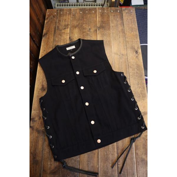 ●SOLID BIKER VEST ソリッドバイカーベスト●No.6601●表：綿100％　部分使い：鹿革●S〜5L●革の編上げを施したデニムベストの最新モデルが登場。ライダースをはじめとする様々なジャケットとの重ね着が可能です。首回りは革...