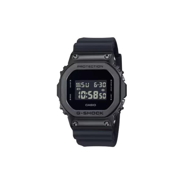 【商品特長】タフネスを追求し進化を続けるG-SHOCKのスクエアデザイン「5600シリーズ」から、メタル素材を採用したモデルです。 仕様ケースサイズ（縦×横×厚さ）49.6 × 43.2 × 12.9 mm質量73 gケース・ベゼル材質樹脂...