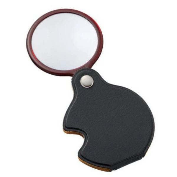 どこでも使える携帯用ルーペ携帯性に優れたポケットサイズのルーペです(収納式レンズ保護ケース付)。傷つきにくいガラスレンズを採用しています。辞書などの確認、読書の補助、など室内ユースはもちろん、アウトドアでも安心してご使用いただけます。昆虫、...