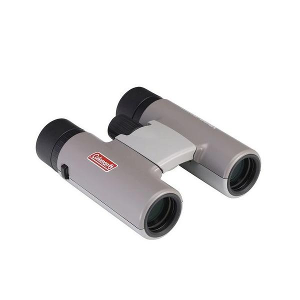 ■商品特徴落ち着きのあるカラーと、迫力のクリアな視界アウトドア用品ブランドのコールマンとのコラボレーション商品です。アウトドアシーンに溶け込む、上質なアースカラーをまとった10倍双眼鏡。レンズ全面のコーティングが光の透過率を高め、遠くの対象...