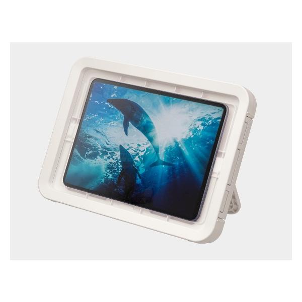 ■商品特長おふろなど水回りで映画や音楽などをタブレットで満喫できる、 マグネット・スタンド付きのタブレット専用防水ケースです。 マグネットでユニットバスの壁に貼り付けたり、スタンドで洗面所やキッチンに置いたりとさまざまな視聴、操作スタイルに...