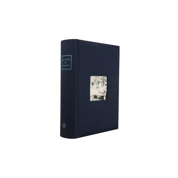 6色展開の布素材表紙ブックタイプ大容量アルバム、ハガキサイズにも対応■外寸：235 x 330 x 85mm■表紙窓寸：90 x 90mm■重量：2000g (本体+台紙のみ)■収納サイズ：L判またはポスト判600枚収納（1シート 6枚x1...