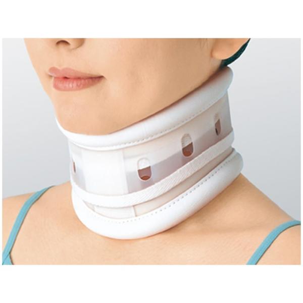 頸部の固定に。ハードタイプ。●2枚のシートを上下にずらして高さの微調整が可能。●面ファスナーのとめ部分は外れにくいダブルストッパー方式。●芯材には通気孔を設けることでムレにくい快適仕様。  サイズMサイズ 適応範囲（首まわり）35cm〜40...