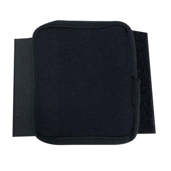 ロフストランドクラッチ杖などの持ち手を握りやすくします。弾力性があり手にやさしいカバーです。使い方：布地の面を外側にして持ち手に巻き付け面テープを貼り合わせて留めてください。1枚入り