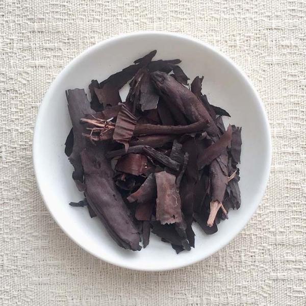 商品情報名称 コウシソウ（紅紫草）産地名 台湾内容量 1袋 100ｇ※大口発注は別途ご相談ください。割引等がございます。保存 自然乾燥備考 ひとつ屋の植物染料には、生薬（漢方薬）として販売されているものをはじめ、自家栽培しているもの、さらに...