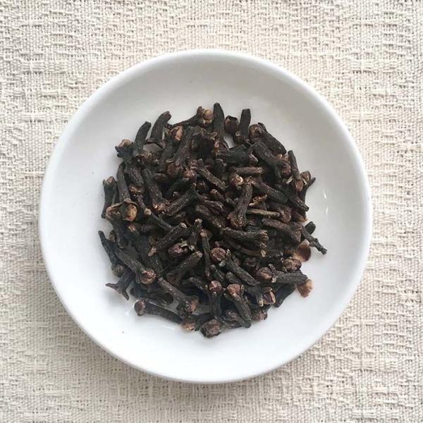 商品情報名称 柘榴（ザクロ）果皮産地名 台湾内容量 1袋 100ｇ※大口発注は別途ご相談ください。割引等がございます。保存 自然乾燥備考 ひとつ屋の植物染料には、生薬（漢方薬）として販売されているものをはじめ、自家栽培しているもの、さらには...