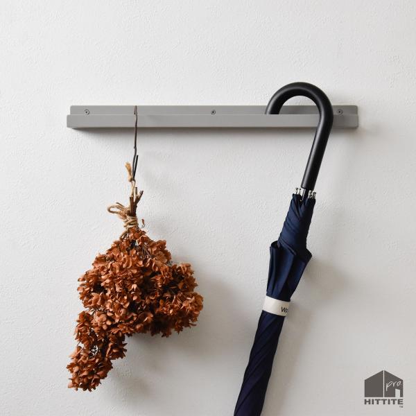 【サイズ】W500mm、H40mm、D43mm【素　材】鉄【カラー】ブラック、ホワイト、グレー【生産地】日本(京都府) 【メ　モ】・ビス付き。・設置場所によって使用する留め具が異なりますので、必ず事前にご確認ください。・木下地がある場所への...