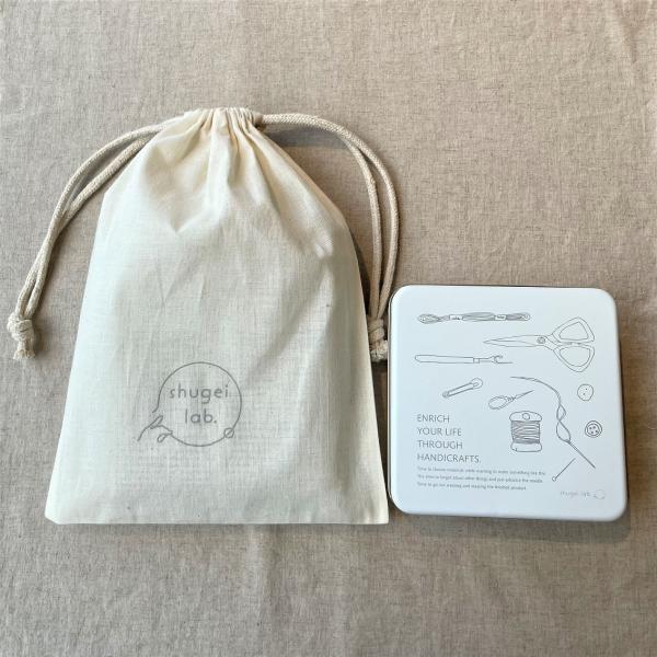 shugei lab. オリジナル商品のセットです。＜セット内容>・shugei lab. オリジナル缶・shugei lab. オリジナル巾着※缶の内容物は付属しません。