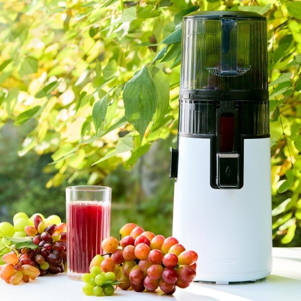 【HUROM ヒューロム コールドプレスジューサー H70FT】世界で初めて縦型のコールドプレスジューサーを開発した大人気スロージューサーブランド「HUROM（ヒューロム）」から、最新モデル「H70FT」登場！野菜や果物を入れるだけで搾汁の...