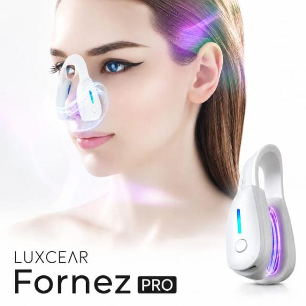 【LUXCEAR Fornez PRO】鼻まわりのセルフケアに着目したLUXCEARの鼻専用美顔器。振動に合わせてEMS刺激をプログラムした「高速音波EMS」を搭載。鼻に装着して使用するハンズフリータイプで、1回10分のセルフケアができます...