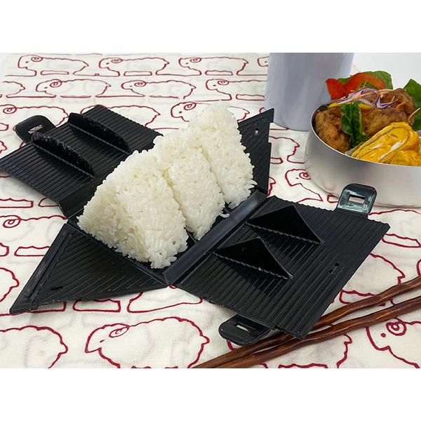 【おにぎり三昧】◆おにぎりを一度に3個作り、そのまま持ち運びが出来ます。◆60〜80ｇのサイズのおにぎりが3つ作れます。◆広げると器の代わりになりますので、運動会、行楽シーズンに大活躍致します。◆簡単におにぎりを作ることができますので、老若...