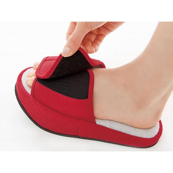 【ゆるみ対策スリッパ キュキュッパ】尿漏れ対策やスタイルアップ、日常的な体幹トレーニングにも！Wの傾斜で骨盤底筋が鍛えられるスリッパ。かかとが低くなった傾斜ソールでふくらはぎ〜お尻を引き締めます。自然と内側傾斜になる立体ソールで骨盤周りの筋...