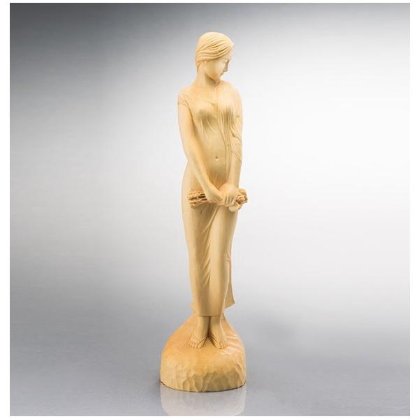 【本黄楊 乙女のときめき】高級木黄楊一杢彫、工芸美術の大家「葉偉混」氏、渾身の力作！乙女の繊細な髪、透けて見えそうな薄布の衣も繊細に表現しています。均整のとれた艶かしい曲線美とは対照的に恥じらいの素振りを見せる乙女。製作は木工彫刻大国中国を...