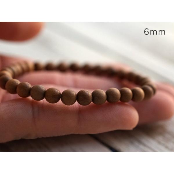 【FORESTBLUE サンダルウッド 白檀 ブレスレット】心安らぐ香りのブレスレット！エキゾチックで神聖な香りが特徴のインド産サンダルウッド（白檀）を使用したブレスレットです。心を落ち着かせ、リラックス効果をもたらす芳醇な香りを持ち、瞑想...