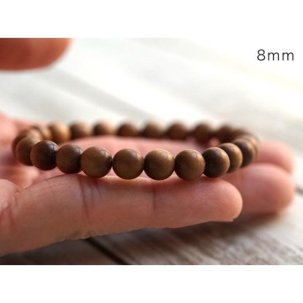 【FORESTBLUE サンダルウッド 白檀 ブレスレット】心安らぐ香りのブレスレット！エキゾチックで神聖な香りが特徴のインド産サンダルウッド（白檀）を使用したブレスレットです。心を落ち着かせ、リラックス効果をもたらす芳醇な香りを持ち、瞑想...