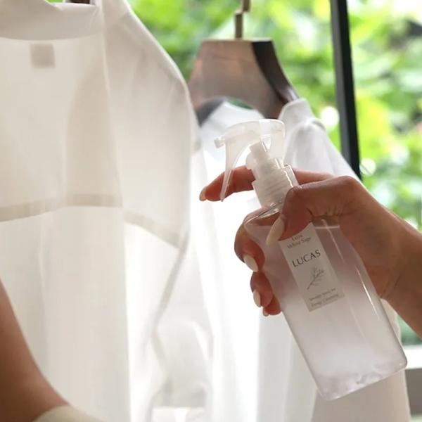 【LUCAS ルカス エクストラクール スプレー 130ml×3個セット】天然ハーブから抽出した冷感素材メントールと、美しい氷のような水晶さざれを贅沢に配合した、冷涼感たっぷりのLUCASの衣類用冷感スプレー。肌着やシャツにシュッとひと吹き...